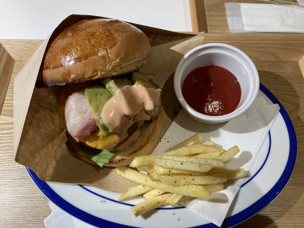 THE Remo Cafe バーガー ｜ アラフォーおやじの流山おおたかの森ブログ